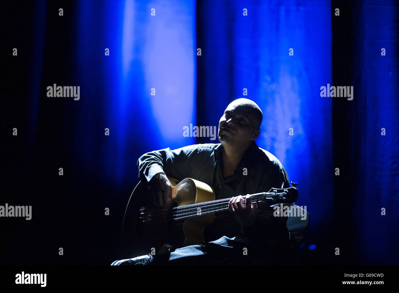 Mariza fado hi-res stock photography and images - Alamy
