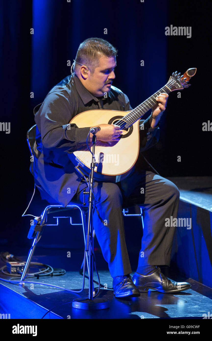 Singer mariza hi-res stock photography and images - Alamy