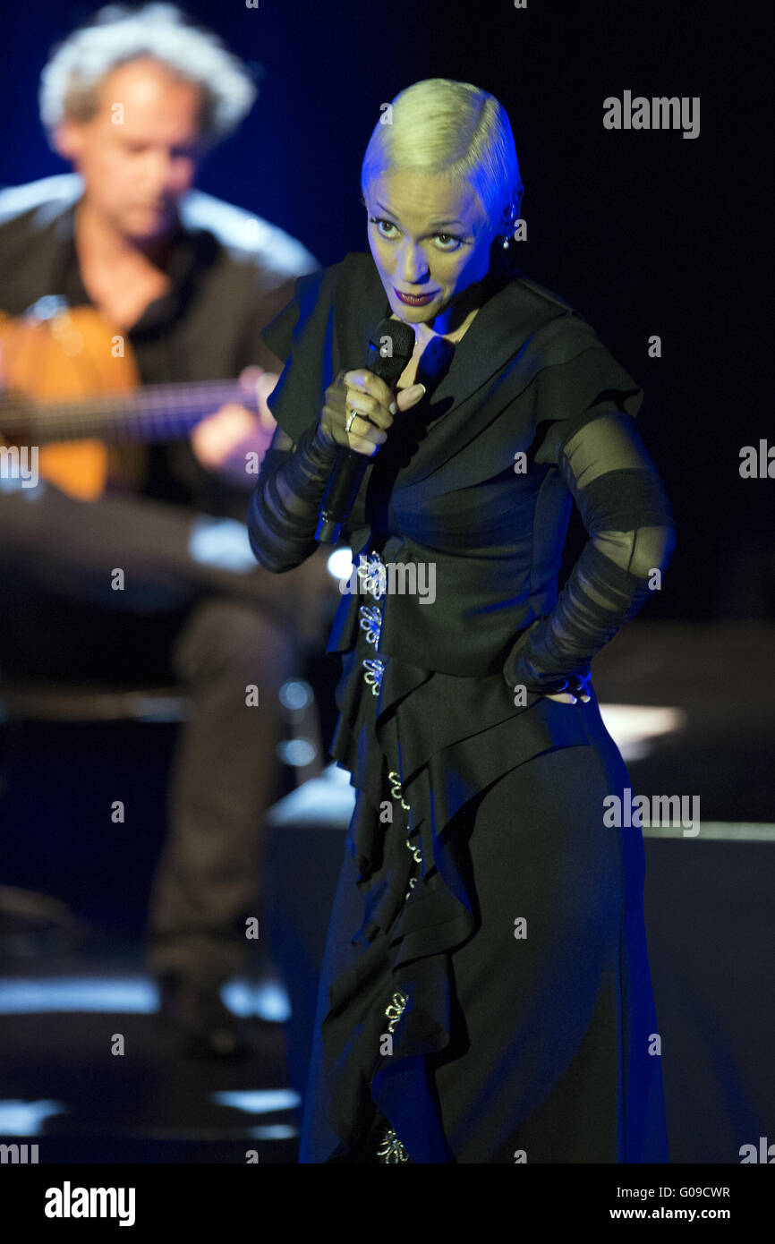 Mariza fado hi-res stock photography and images - Alamy