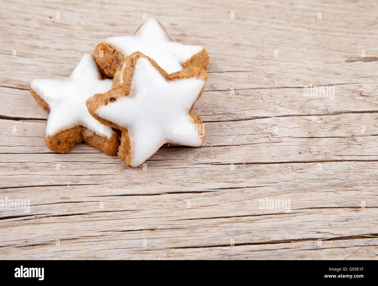 Three cinnamon stars on old wood Stock Photo - Alamy