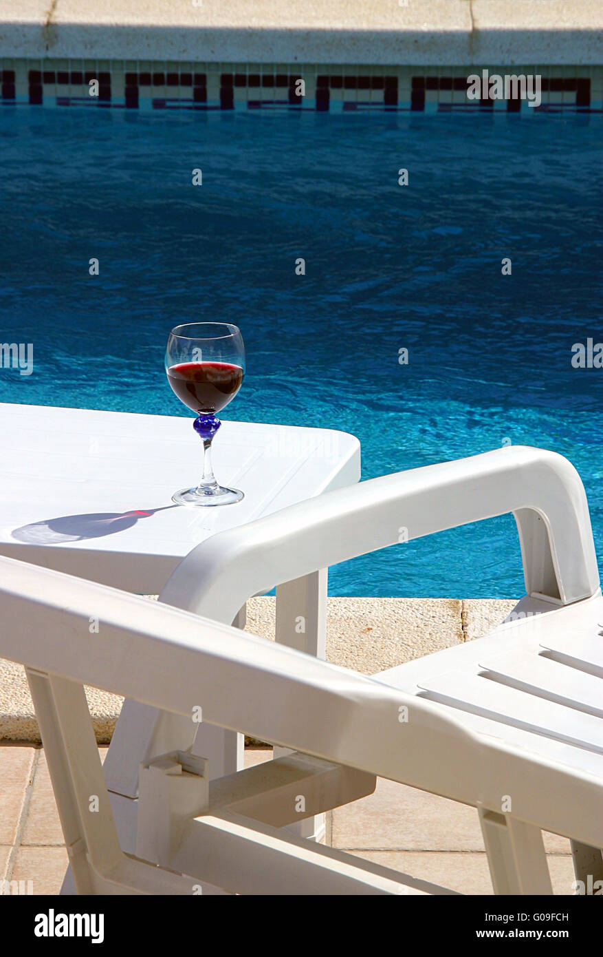 Poolside wedding hi-res stock photography and images - Alamy