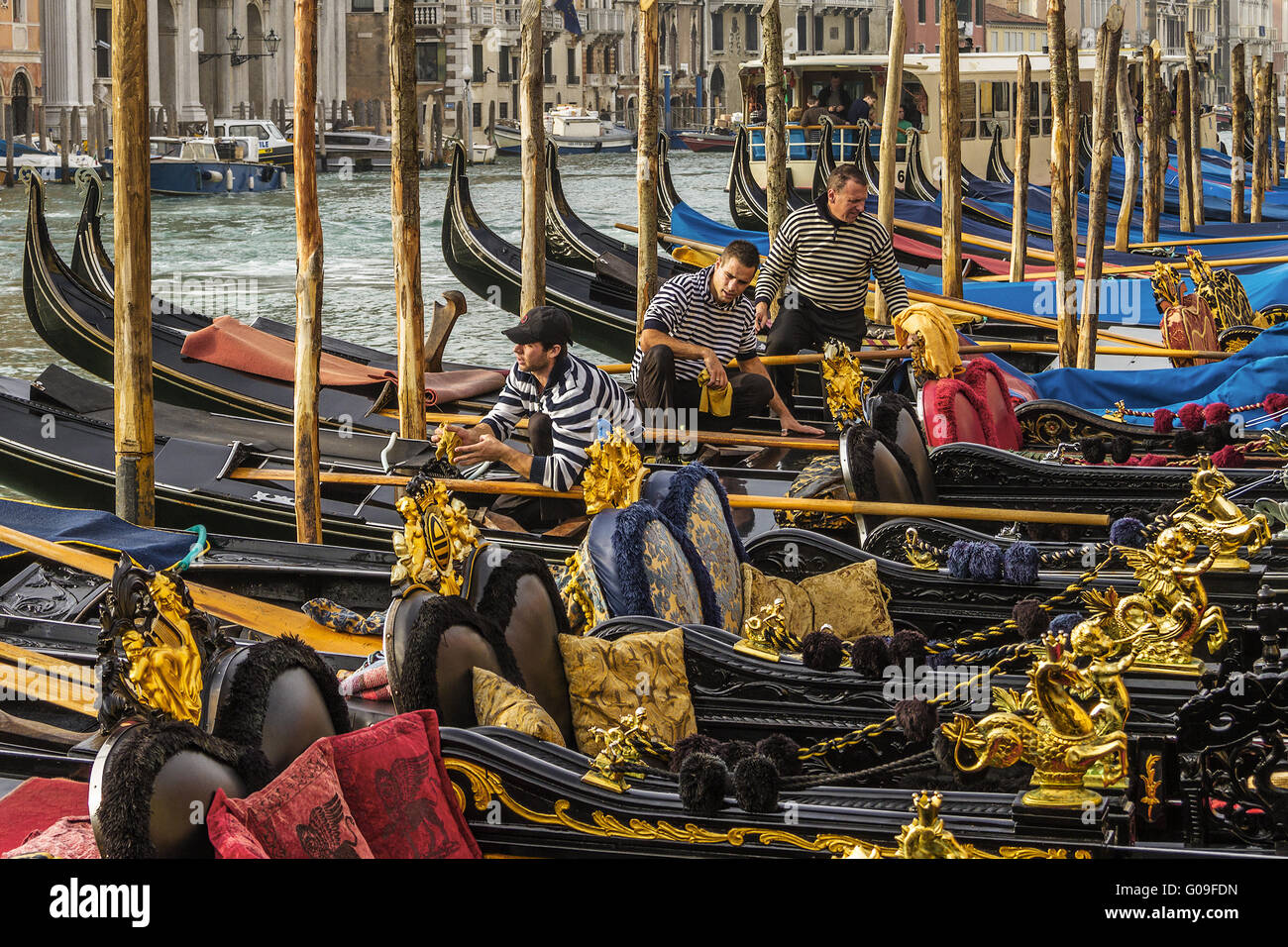 Canal boatmen hi-res stock photography and images - Alamy