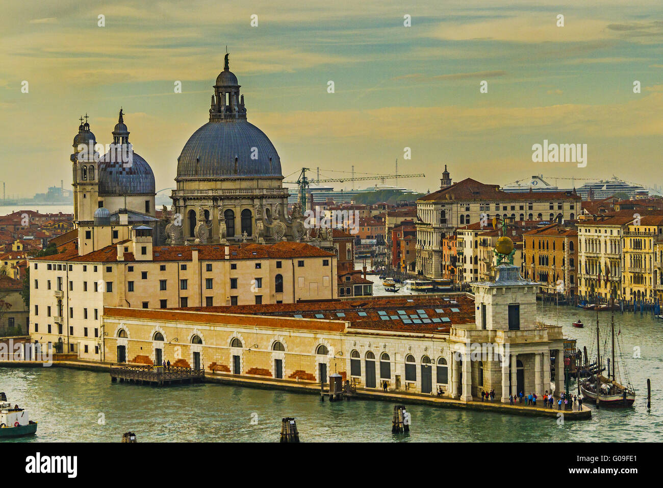 Venice structures hi-res stock photography and images - Alamy