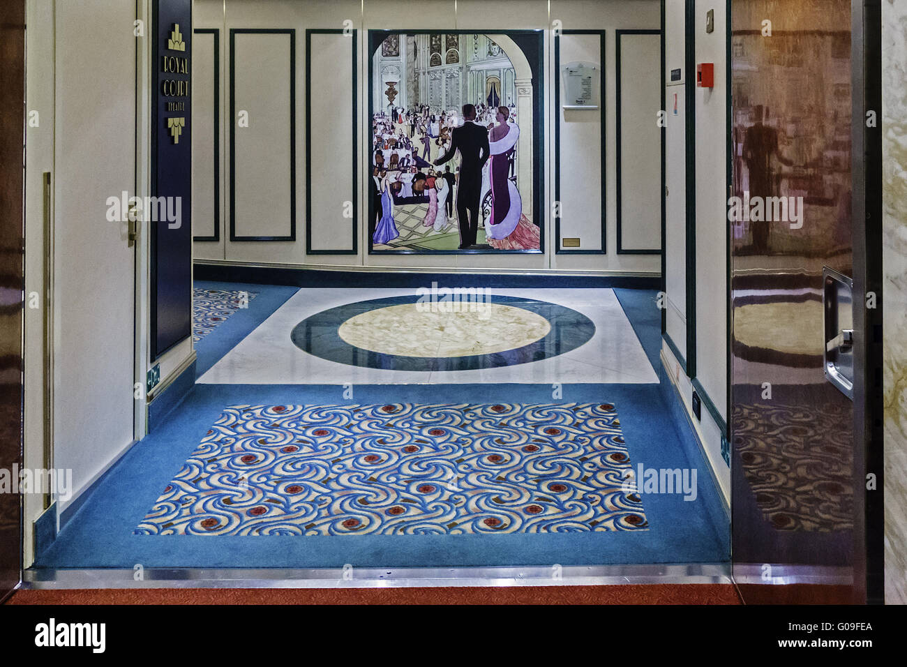 Queen elizabeth ship interior hi-res stock photography and images - Alamy