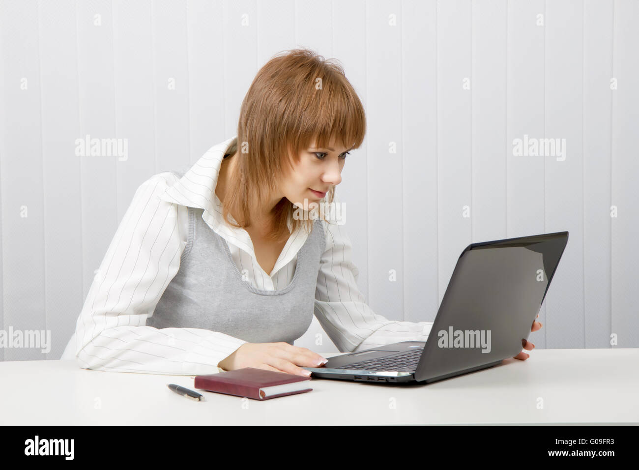 attractive young woman. Office worker with a laptop Stock Photo - Alamy