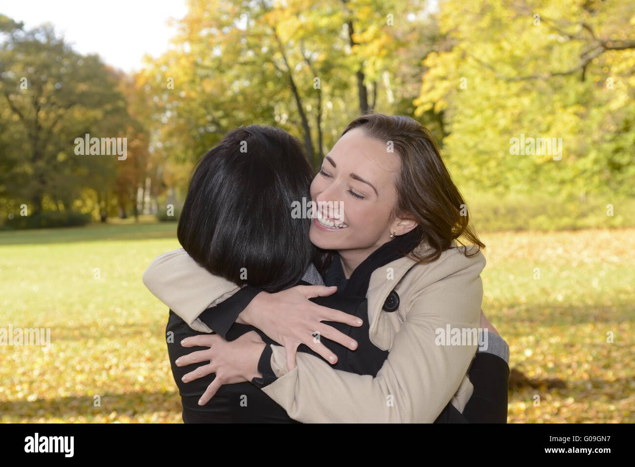 Friendship hugging hi-res stock photography and images - Alamy