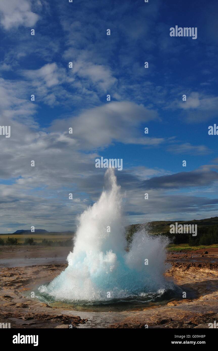 Geyser hot spring hi-res stock photography and images - Alamy