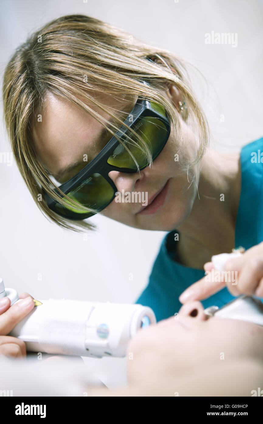 Doctor doing a fractional skin laser treatment Stock Photo - Alamy