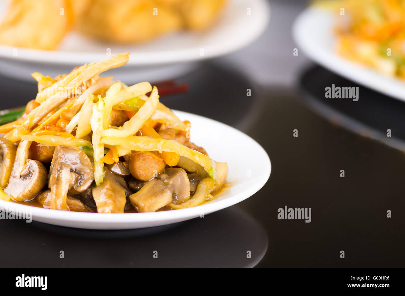 Delicious and freshly prepared chinese food Stock Photo - Alamy