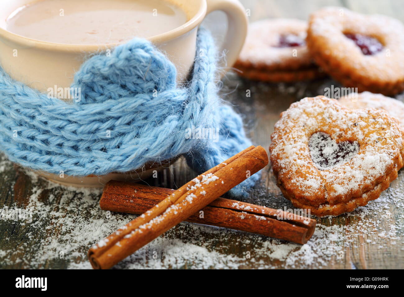Cookies in the form of heart, cinnamon and cocoa Stock Photo - Alamy