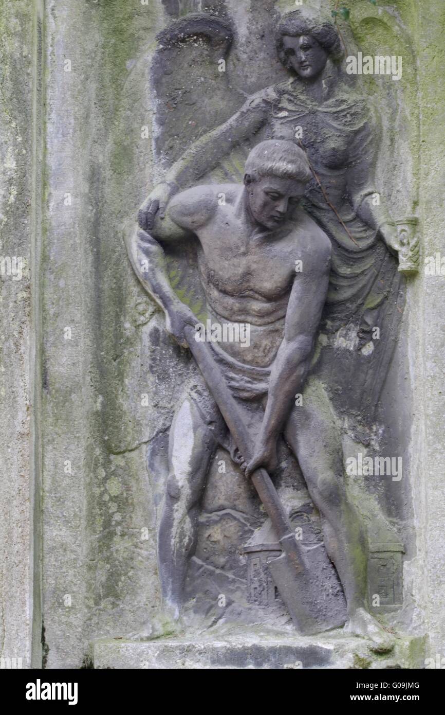 Gravestone statue hi-res stock photography and images - Alamy
