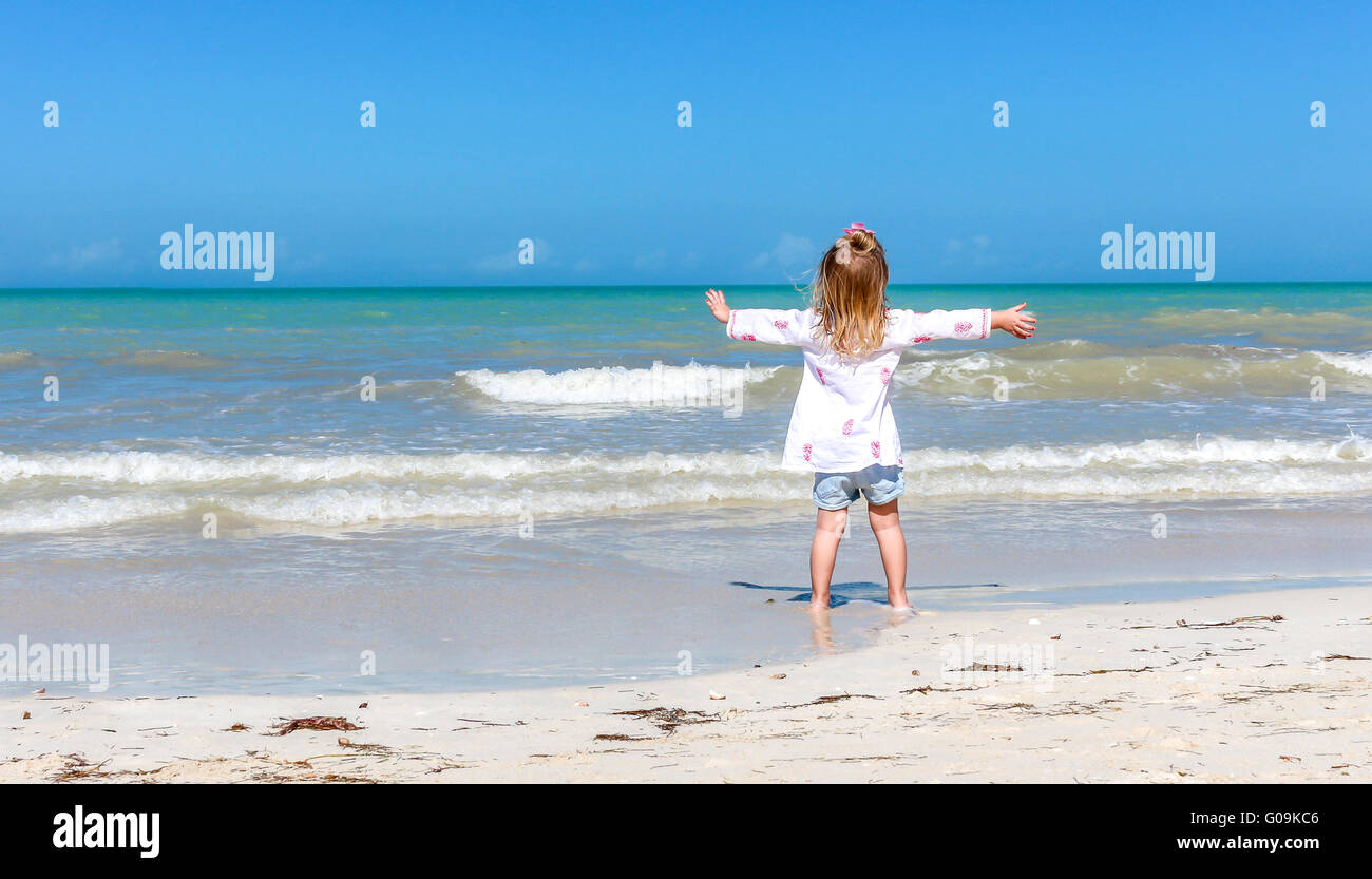 Staring at ocean hi-res stock photography and images - Alamy