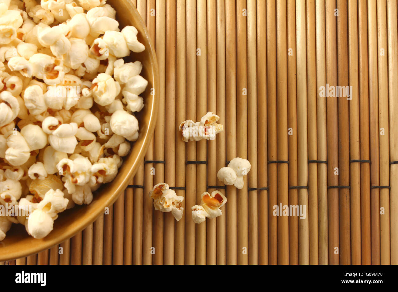 popcorn in bowl and spreading over background Stock Photo - Alamy