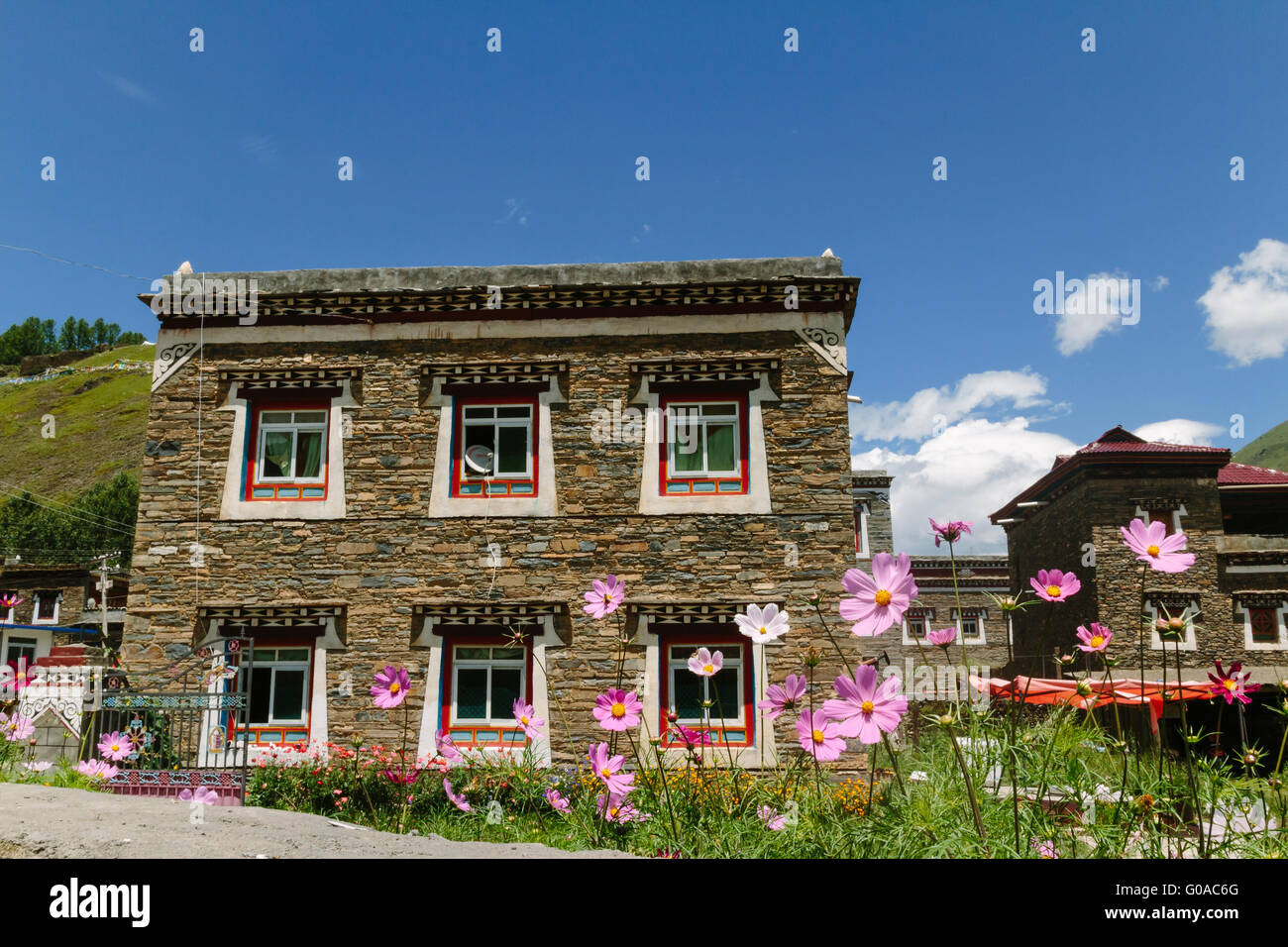Sichuan tibet traditional house hi-res stock photography and images - Alamy