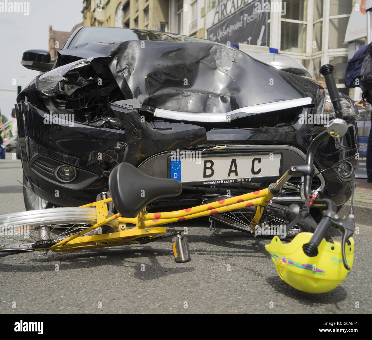 Bicycle accident hi-res stock photography and images - Alamy
