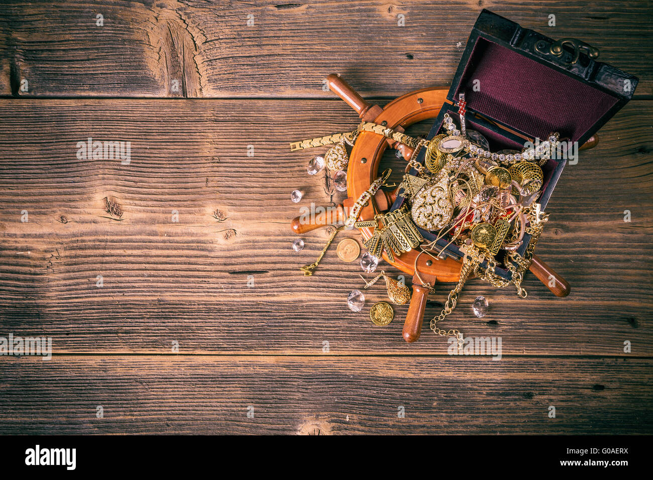Top view of treasure chest on wooden background Stock Photo - Alamy