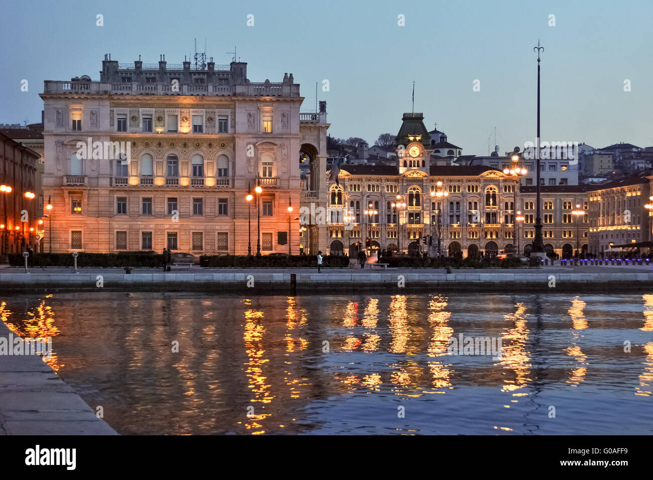 Buildings on waterfront night hi-res stock photography and images - Alamy