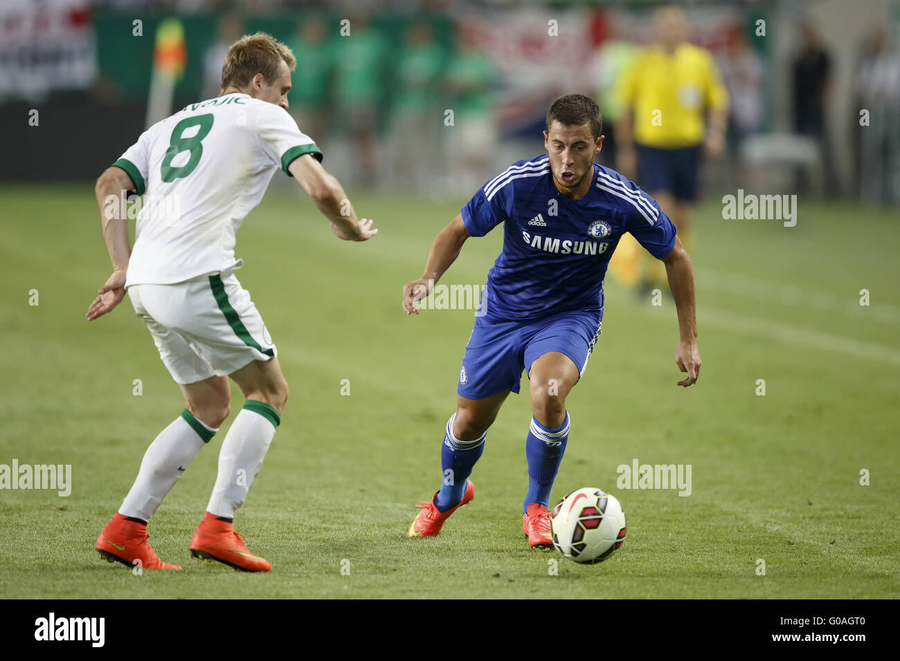 Professional football player header ball hi-res stock photography and ...