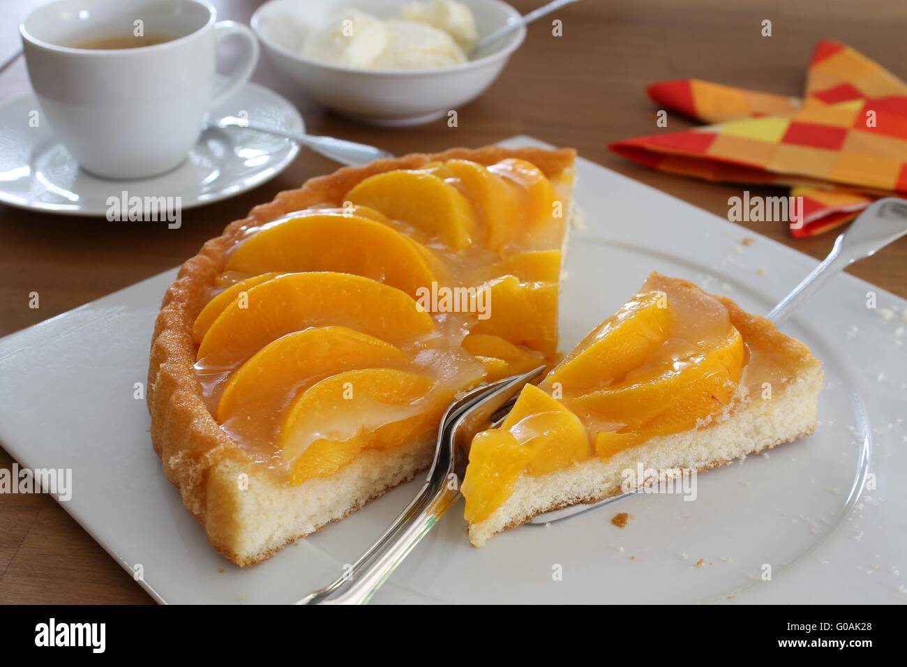 Peach torte hi-res stock photography and images - Alamy