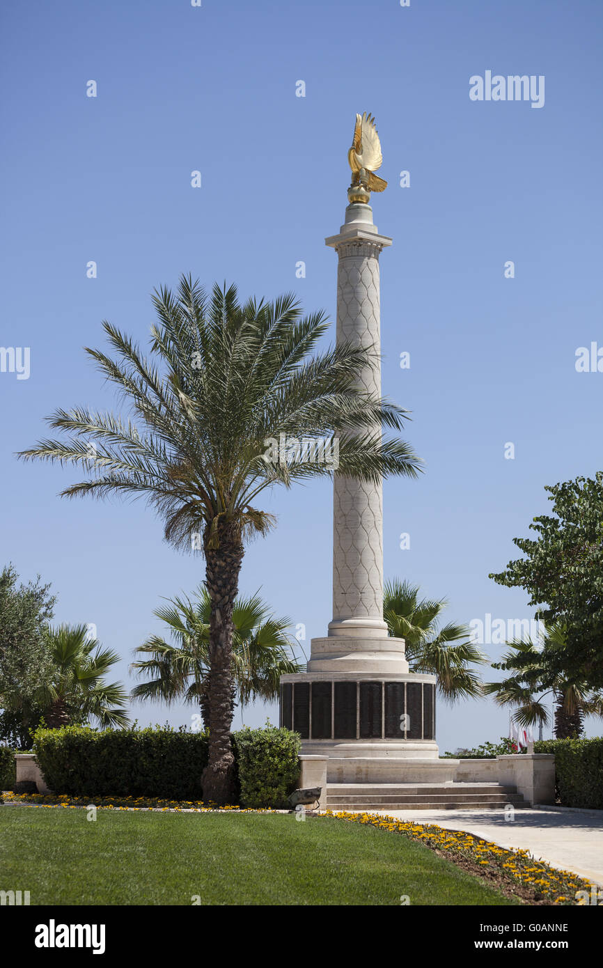The war memorial monument, Valletta, Malta Stock Photo - Alamy