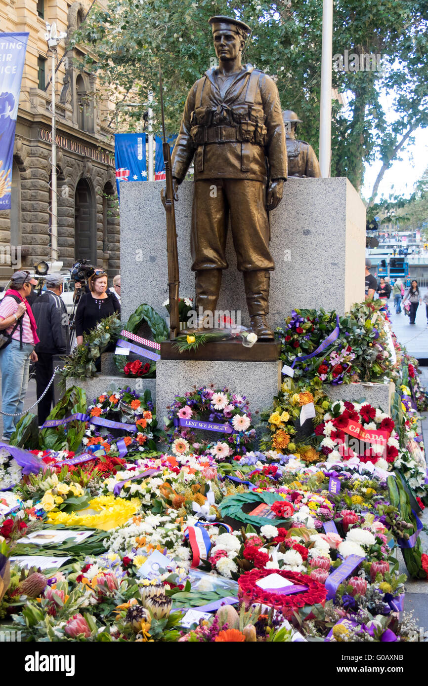 Anzac day anzac day ceremony at cenotaph hi-res stock photography and ...