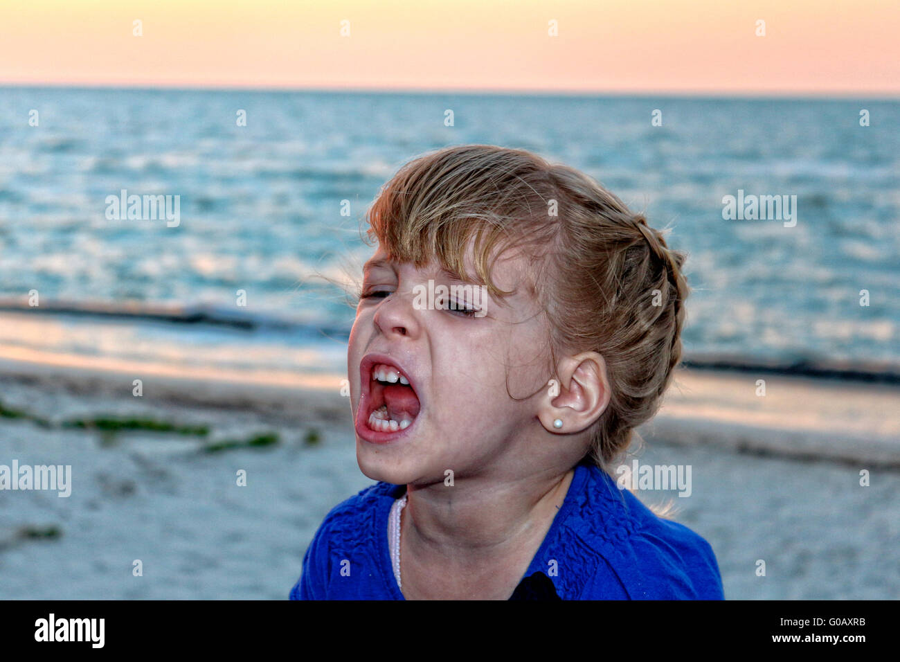 Shouting girl hi-res stock photography and images - Alamy