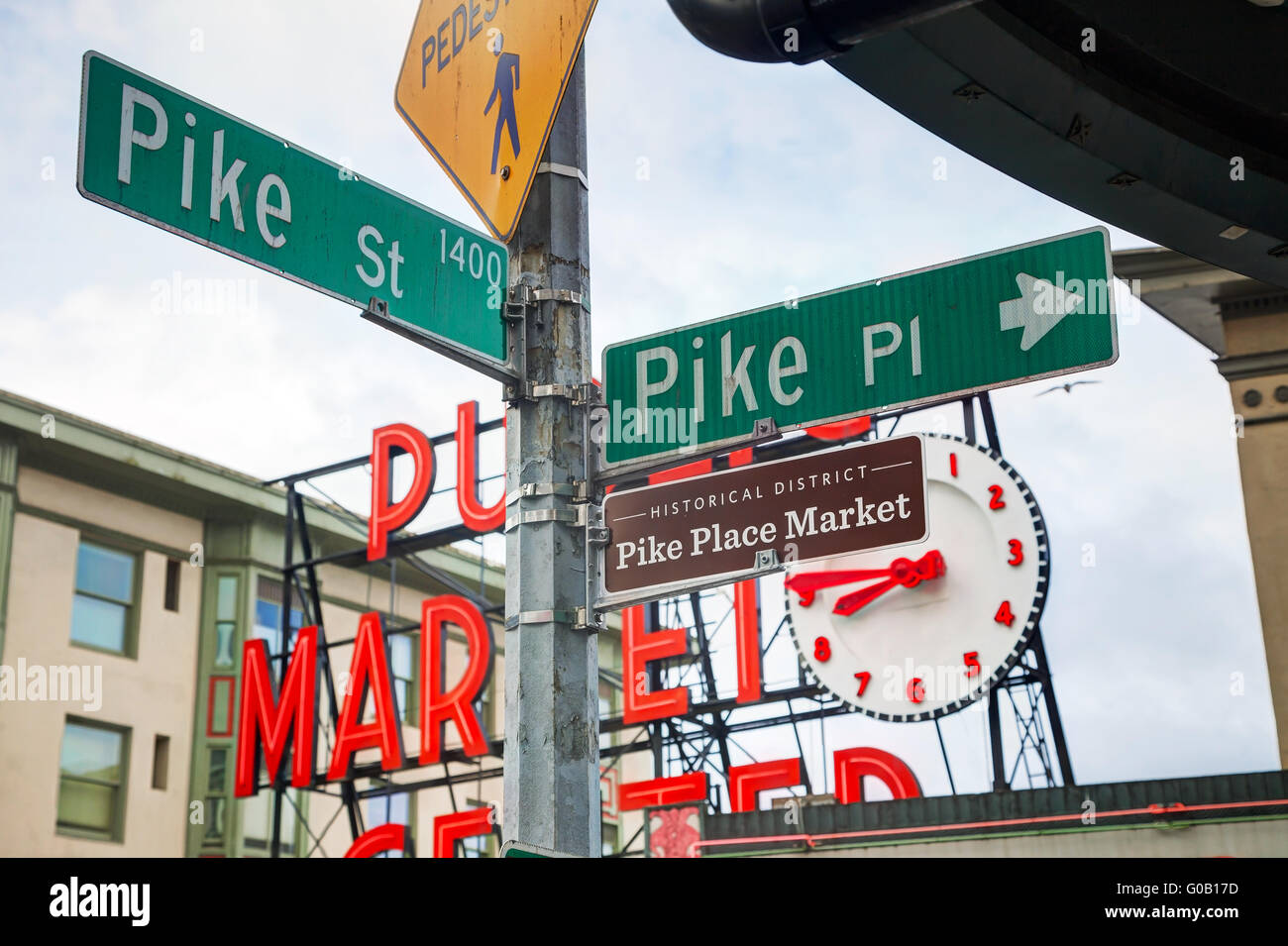 Pike place sign at the famous Public market in Seattle Stock Photo - Alamy
