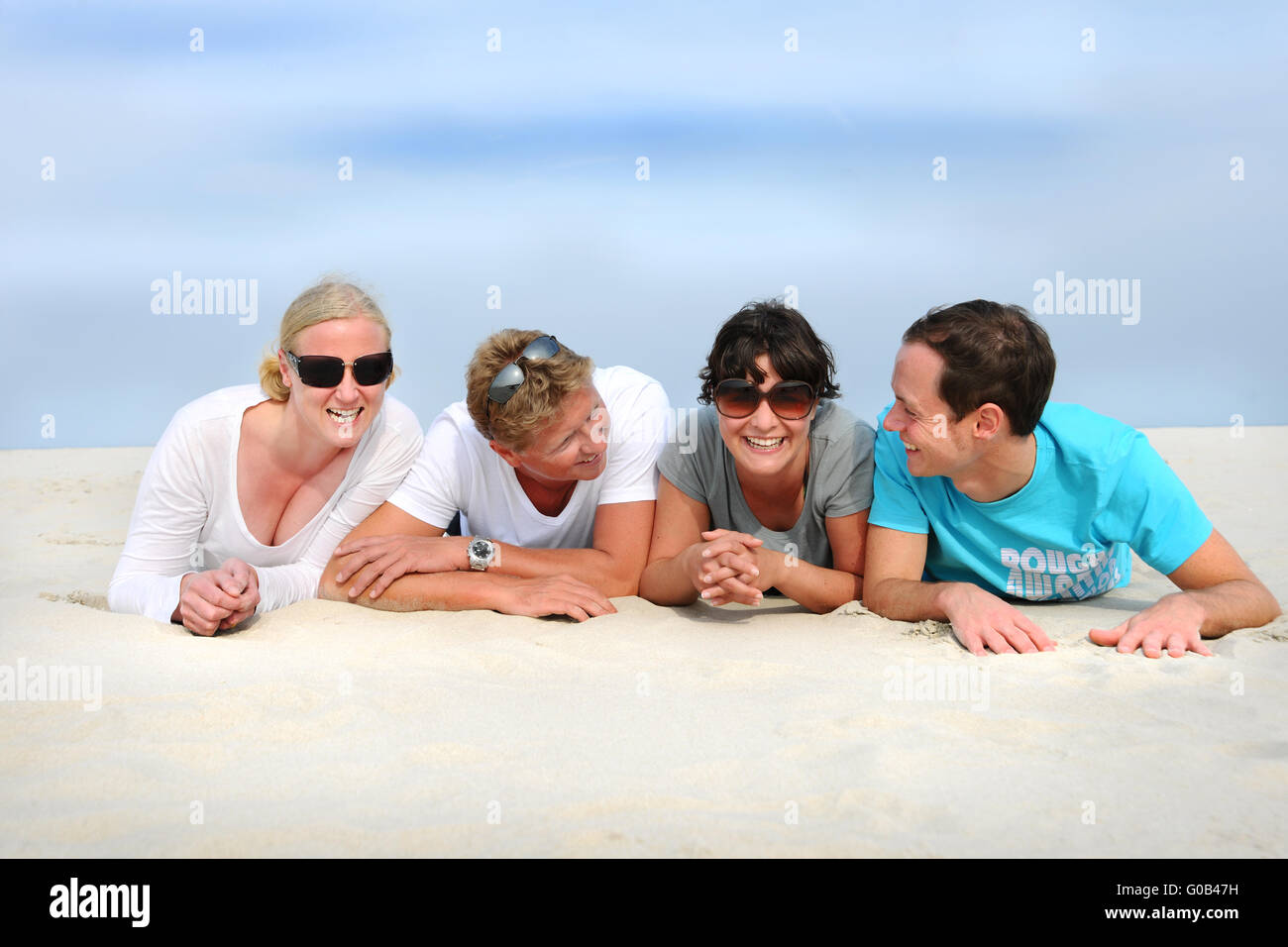 Menschen strand gruppe hi-res stock photography and images - Alamy