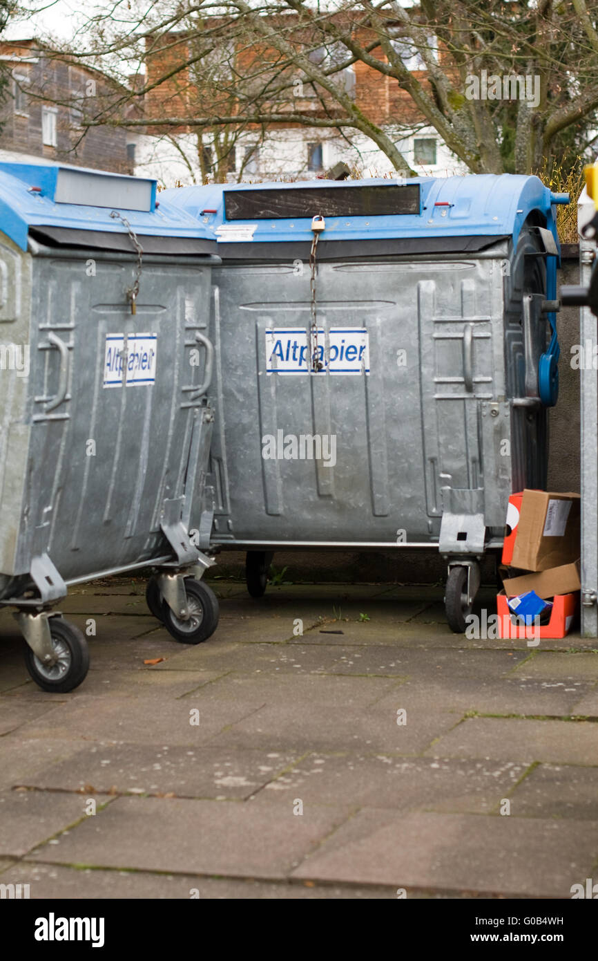 Papiercontainer hi-res stock photography and images - Alamy