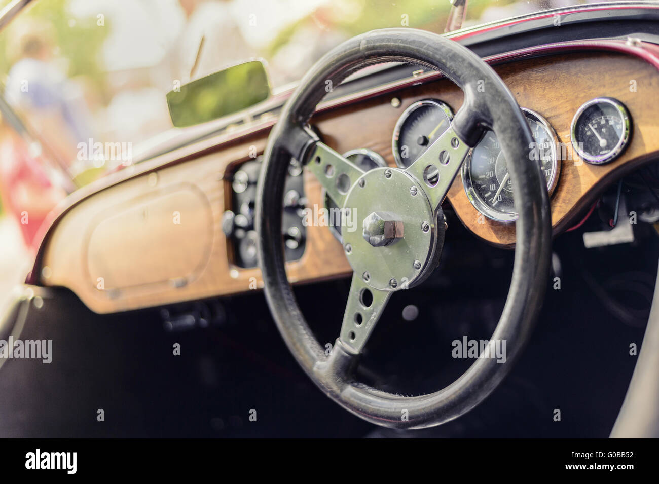 Steering wheel of a Morgan 4 Stock Photo - Alamy