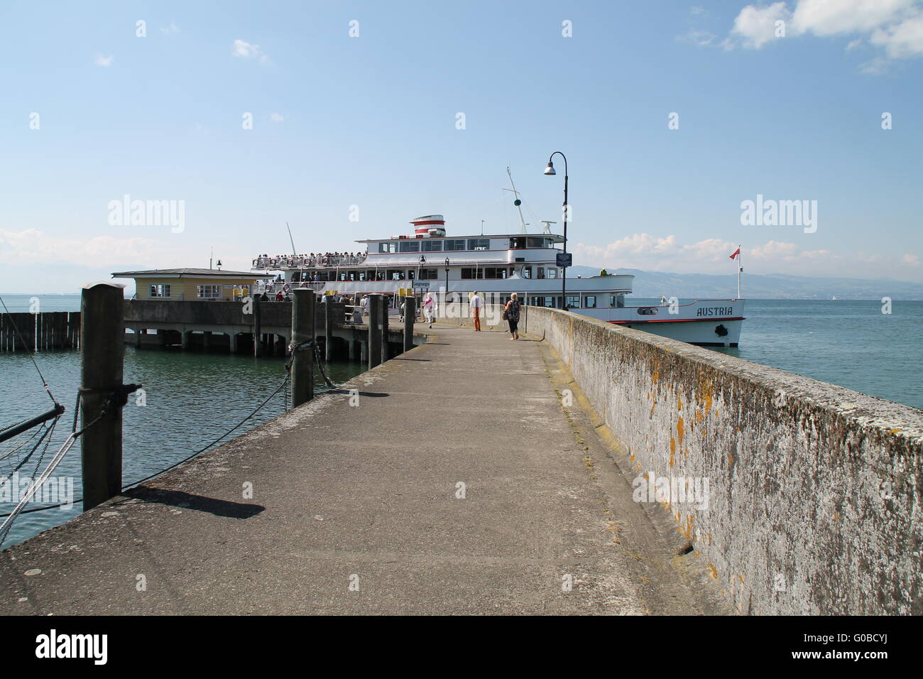 A bridge to a boat Stock Photo - Alamy