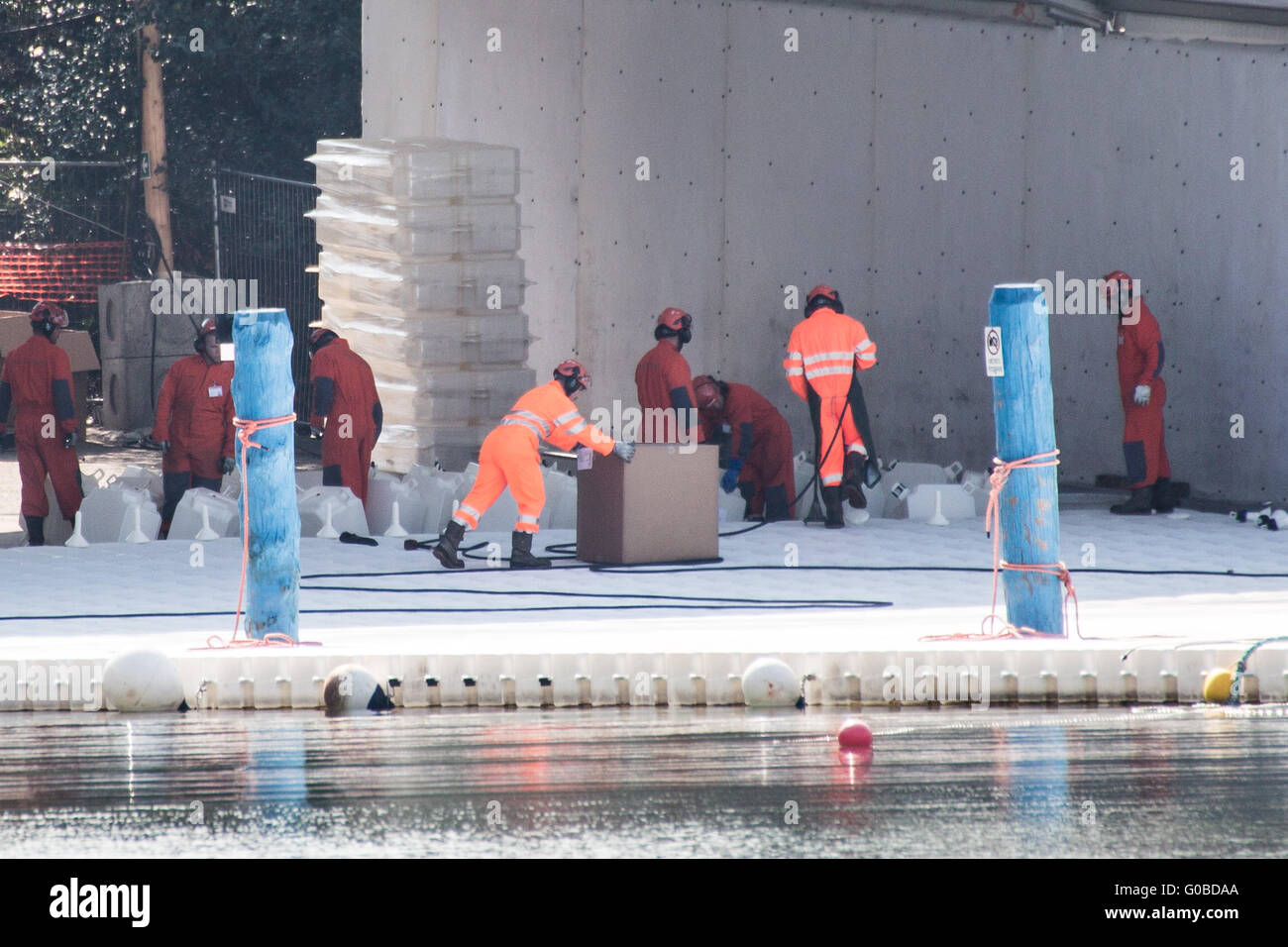 Construction of 'The Floating Piers' art piece by Christo and Jeanne ...