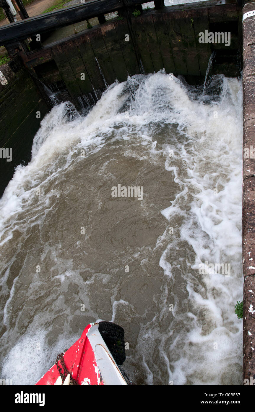 Narrowboat lock in water level hi-res stock photography and images - Alamy