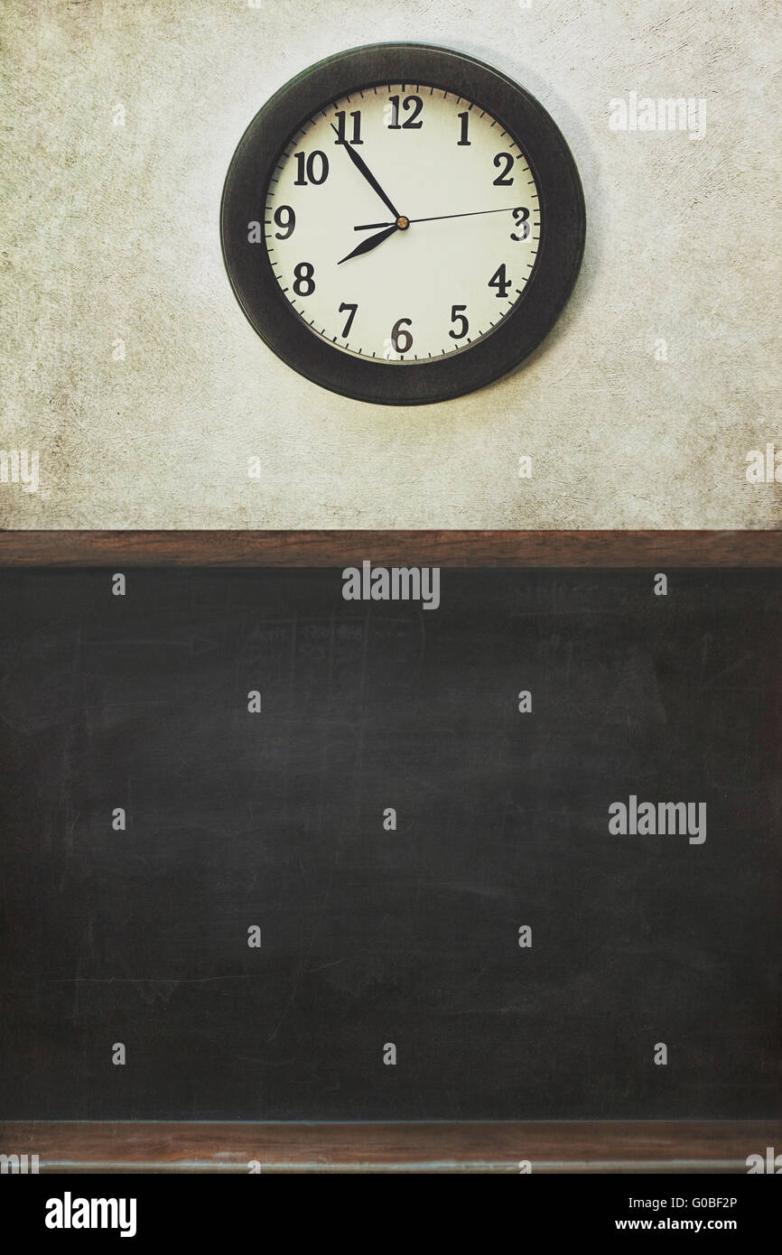 School clock hi-res stock photography and images - Alamy