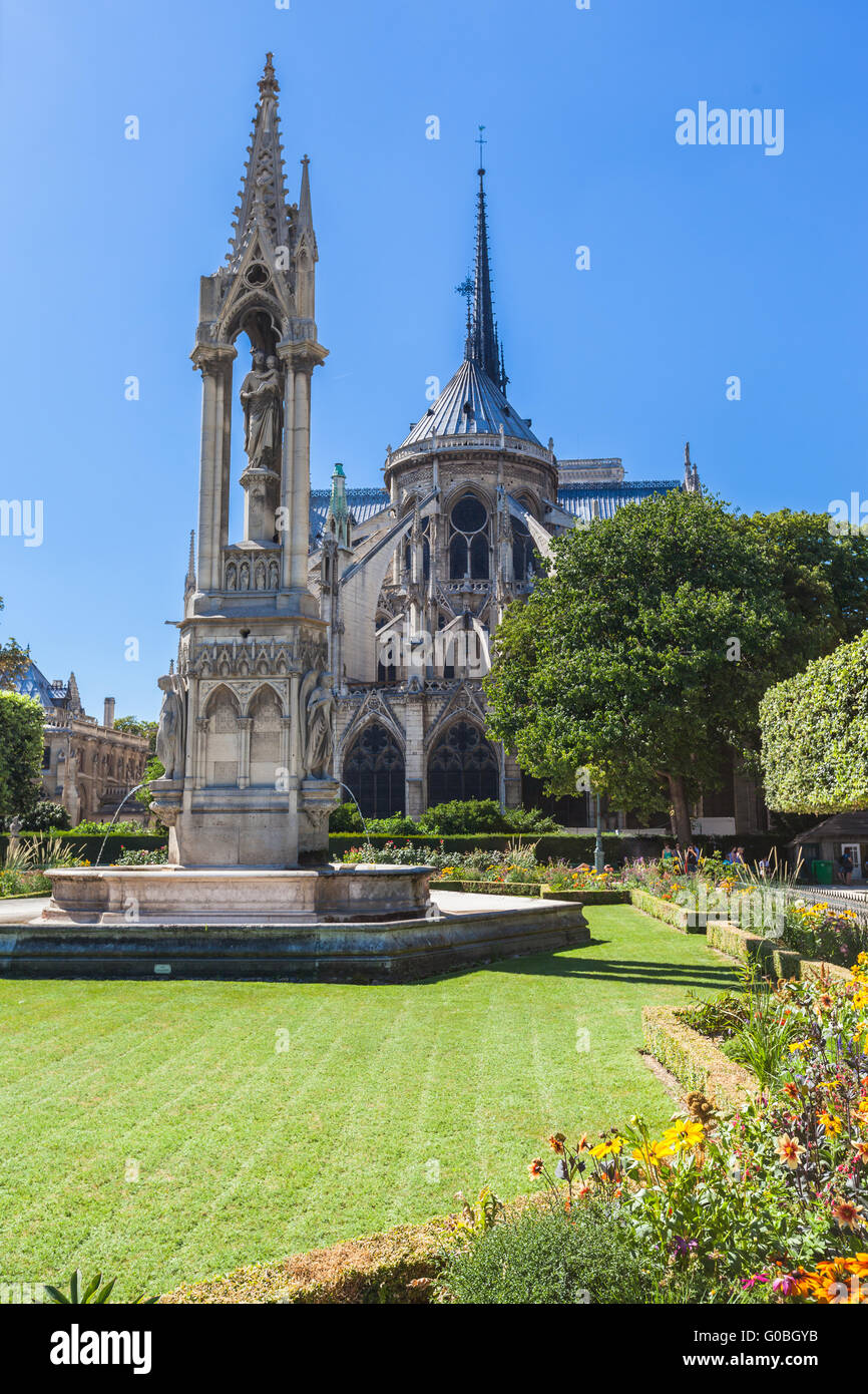Back view of Notre Dame with garden in Paris, France Stock Photo - Alamy