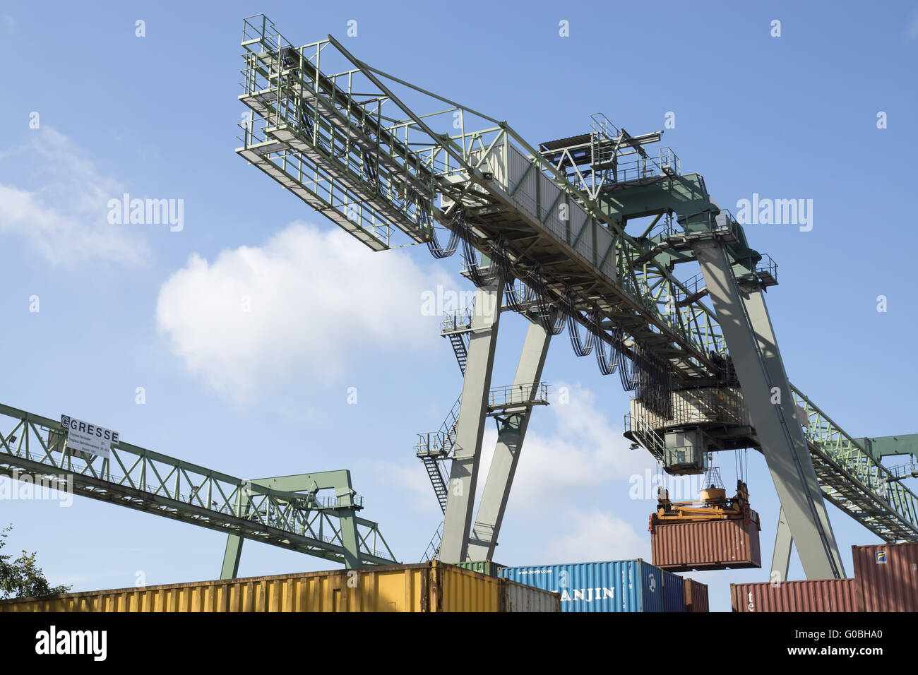 Container handling kran hi-res stock photography and images - Alamy