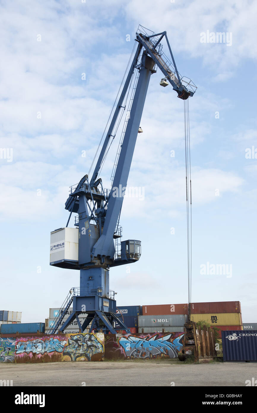 Container handling kran hi-res stock photography and images - Alamy