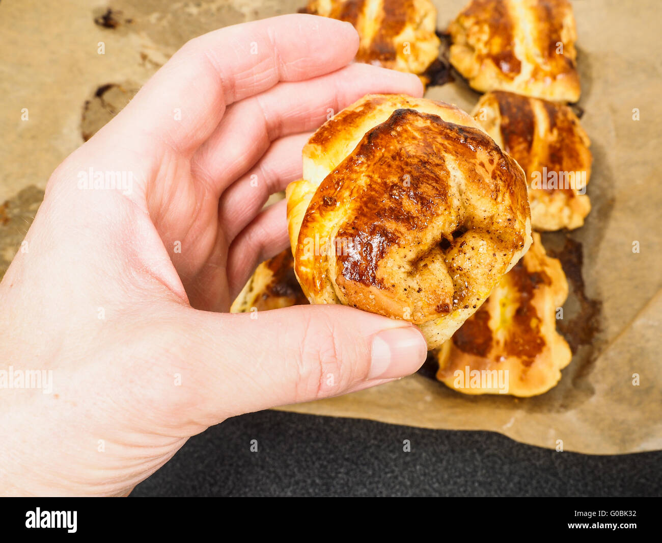 Hand holding buns hi-res stock photography and images - Alamy