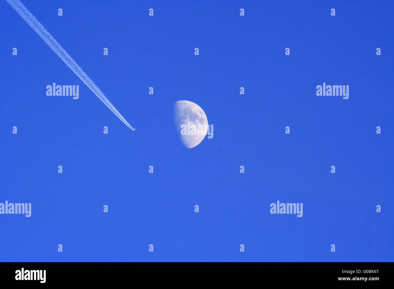 Aeroplane moon hi-res stock photography and images - Alamy