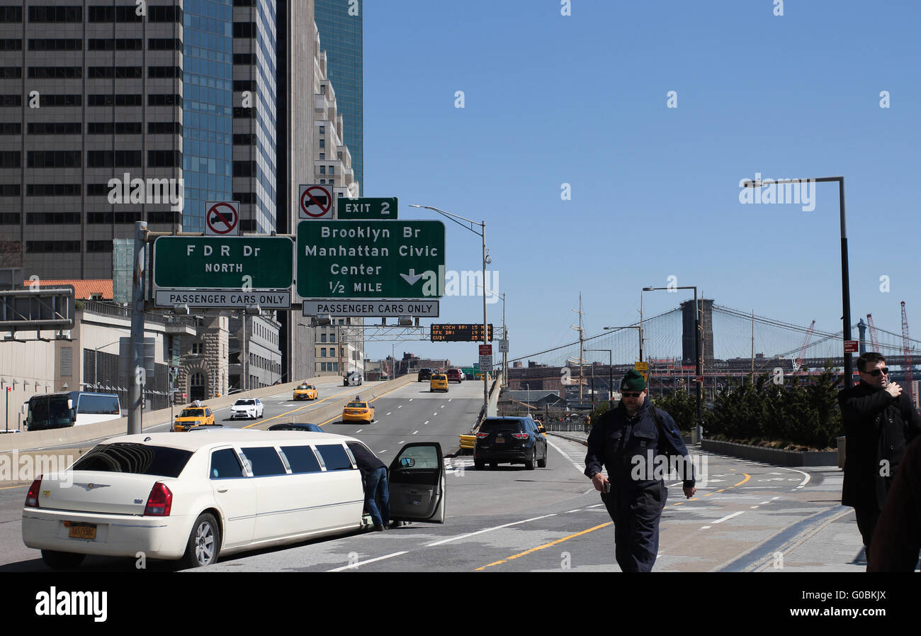 Street scene near the highway leading to Brooklyn Bridge NYC USA Stock ...