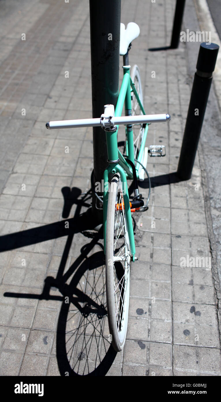 Stylish green bicycle Stock Photo - Alamy