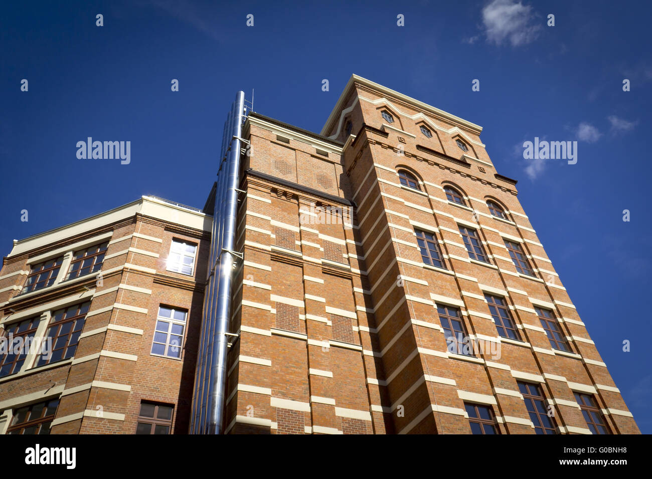 Dynamic building structure hi-res stock photography and images - Alamy
