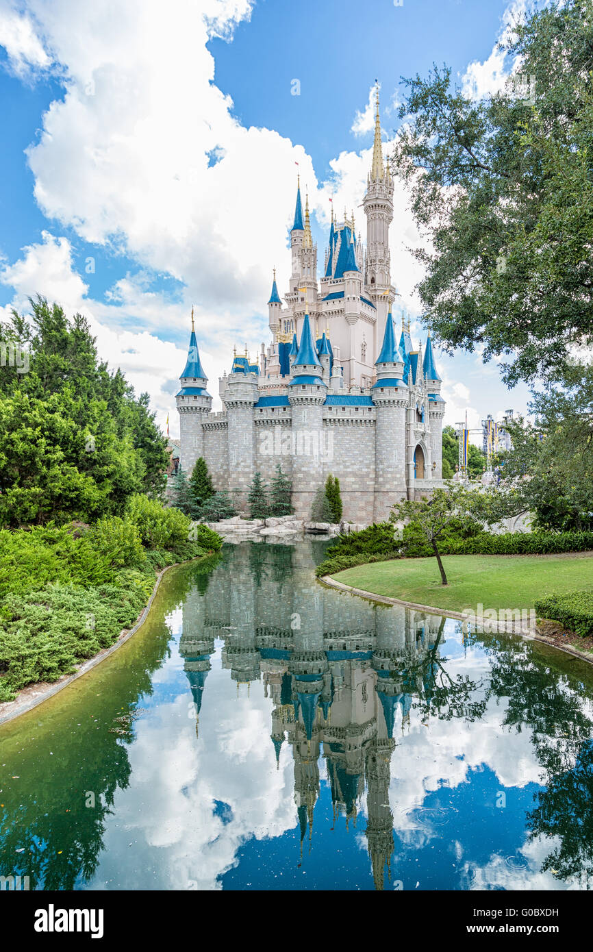 Mirror magic disney hi-res stock photography and images - Alamy