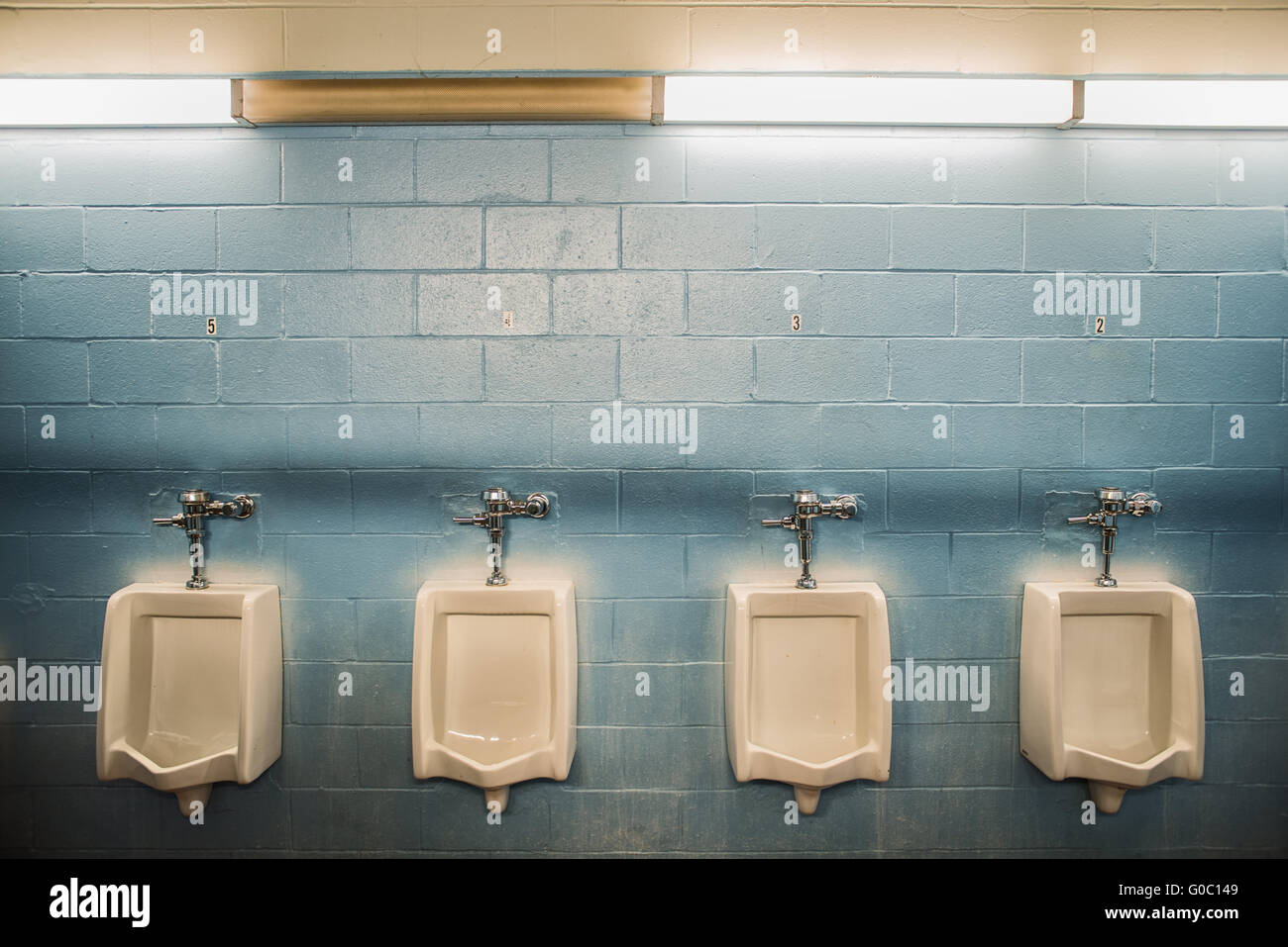 Empty urinals hi-res stock photography and images - Alamy