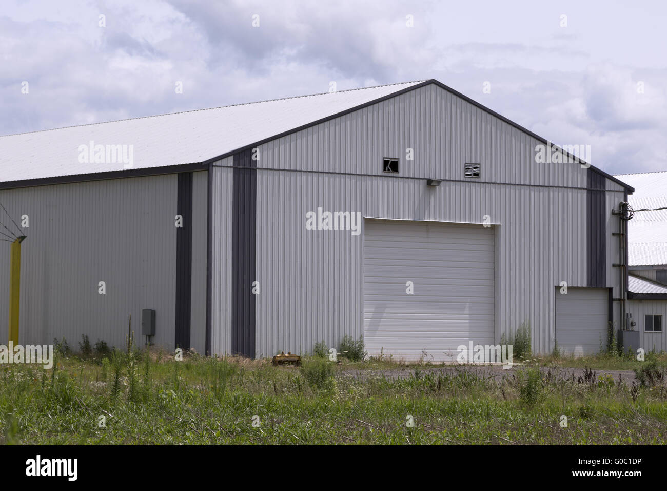 Large Modern Barn Stock Photo - Alamy