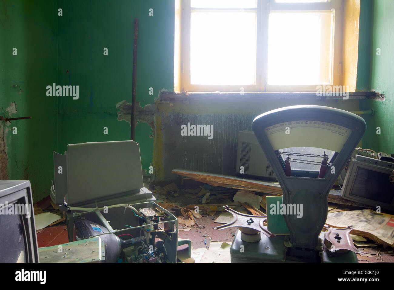 Old laboratory equipment hi-res stock photography and images - Alamy