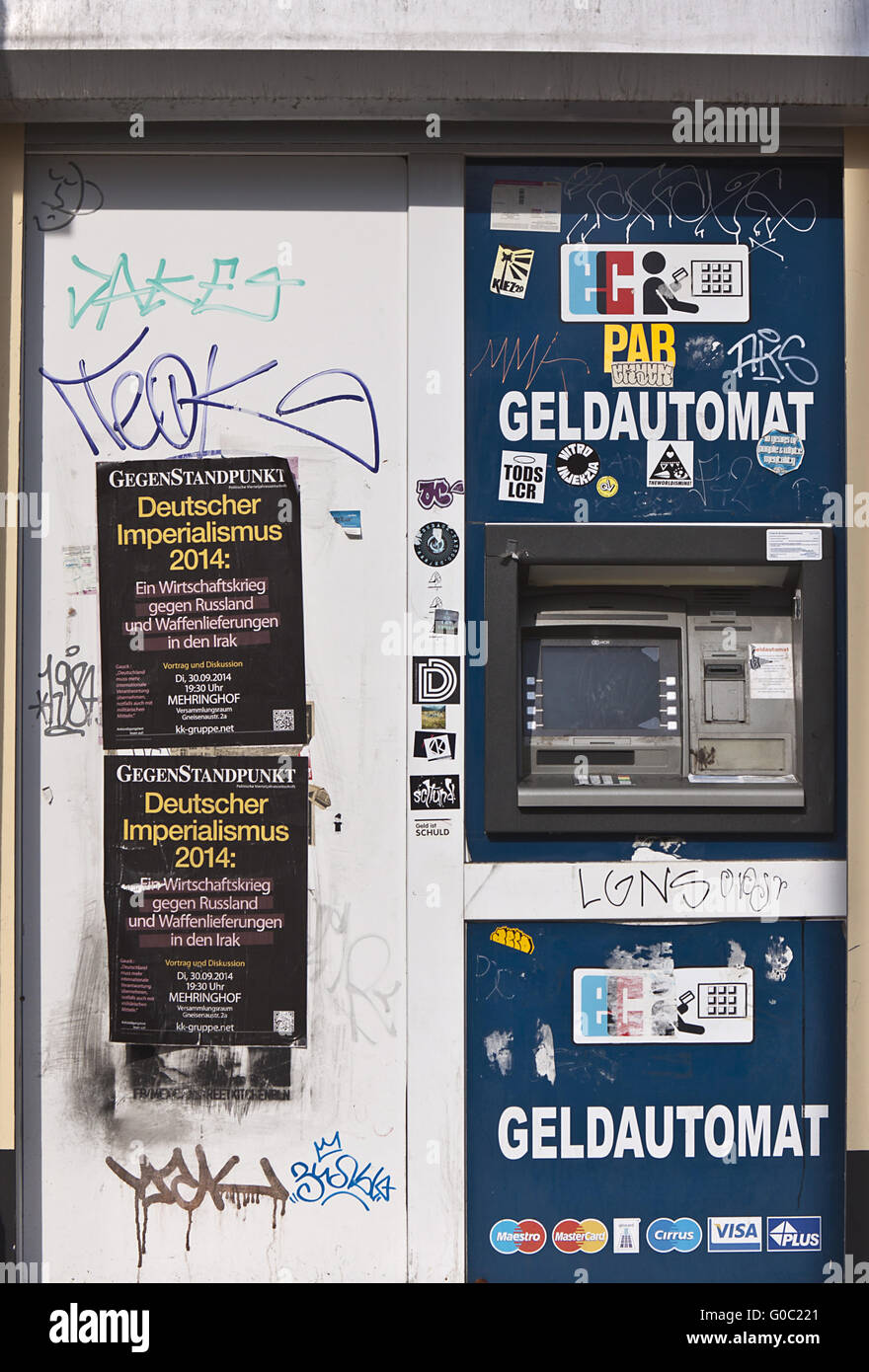Atm machines old hi-res stock photography and images - Alamy