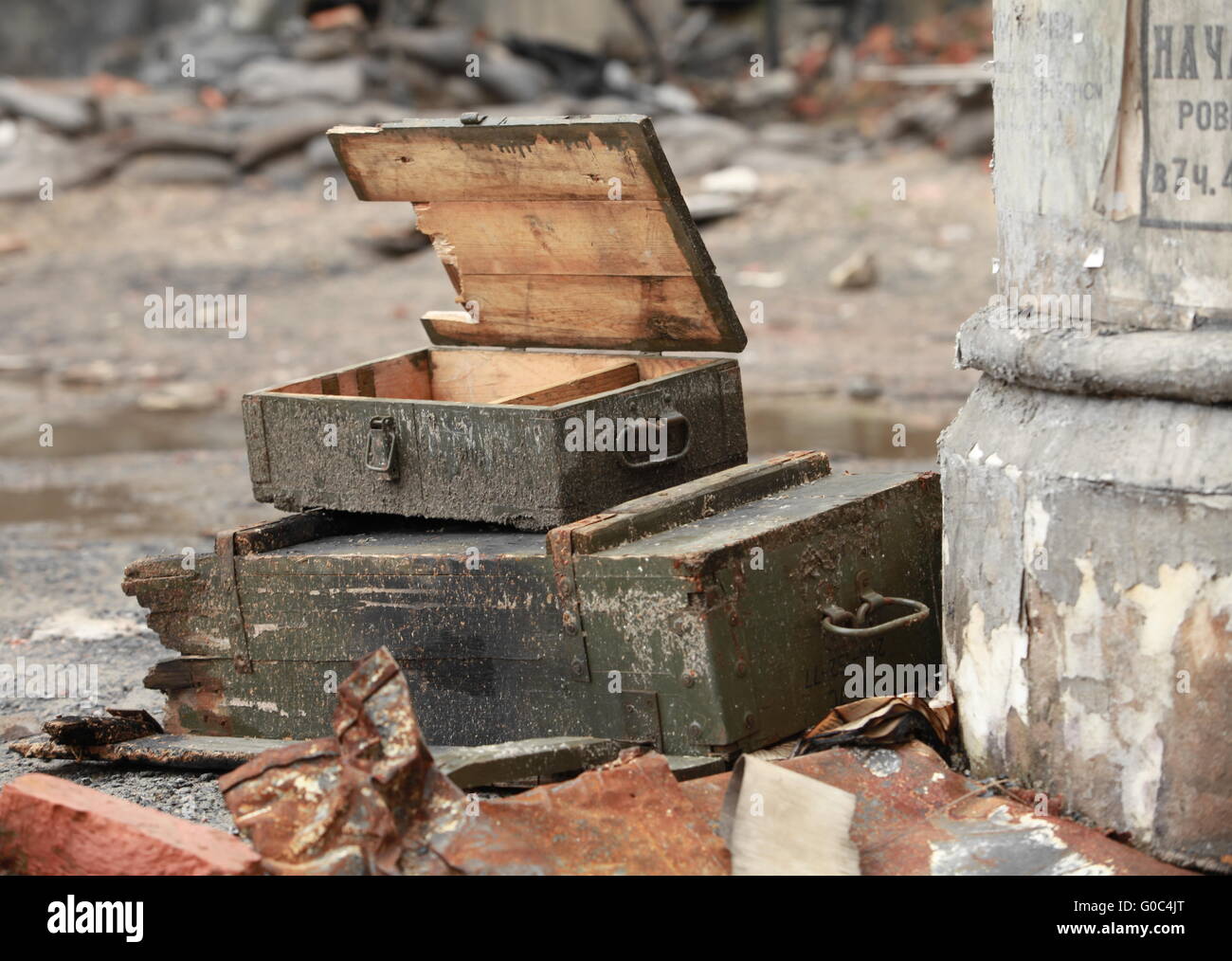 Empty gun box hi-res stock photography and images - Alamy