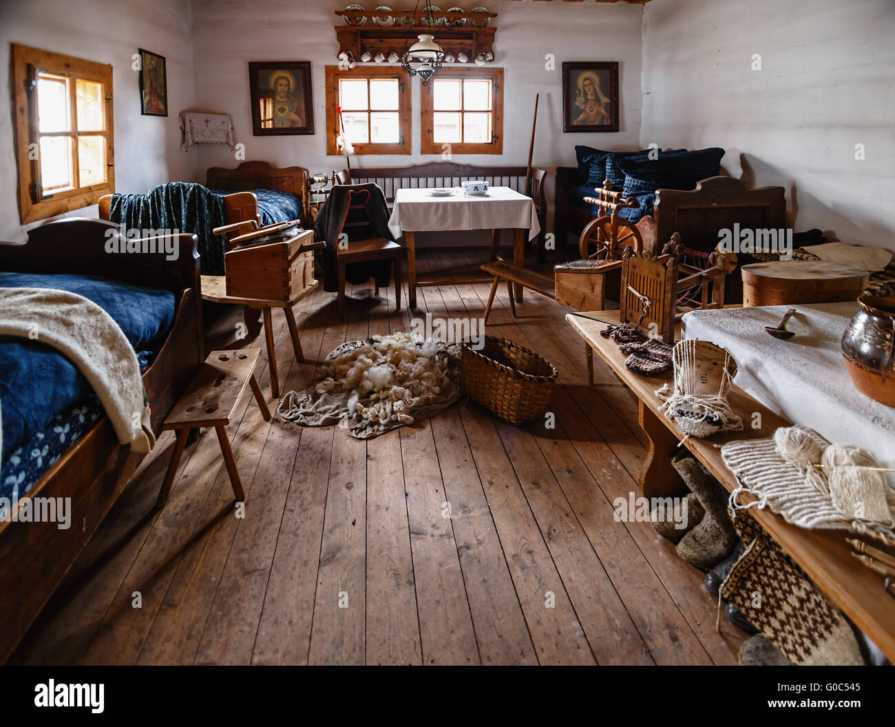 Farmers wooden house hi-res stock photography and images - Alamy