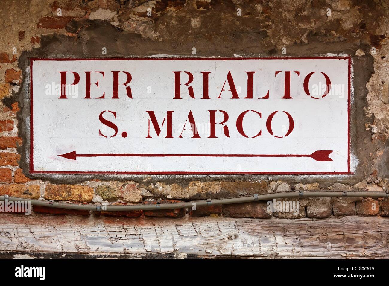 Directional sign to San Marco square on old Venetian building Stock ...